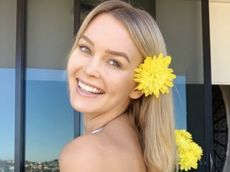 Standing Up For George Floyd Got Aussie Elle Knox Booted From Flight