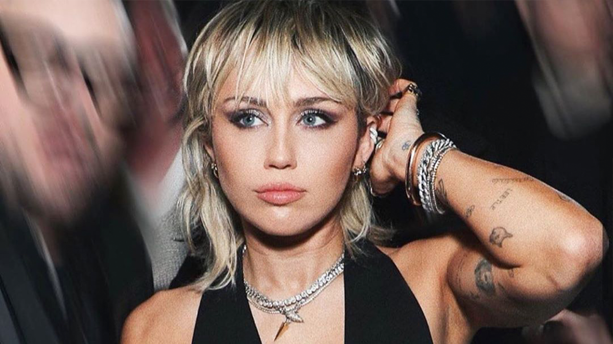 Miley Cyrus Re-Shared Her Bong Video ‘Cause She’s Just Being Miley